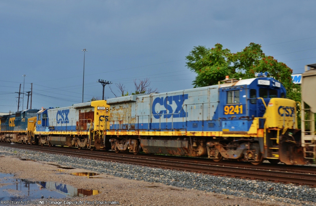 CSX 9250 & 9241 are new to me and subject to a bit of operator error.